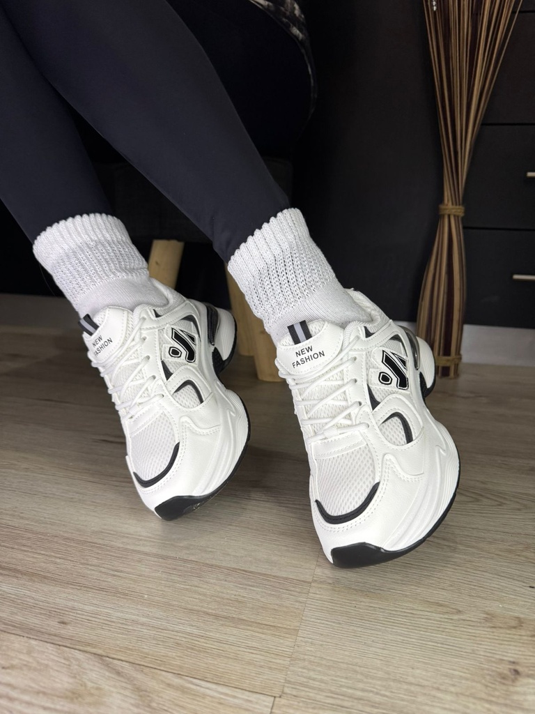 Tenis deportivo letra N | Bigote GT