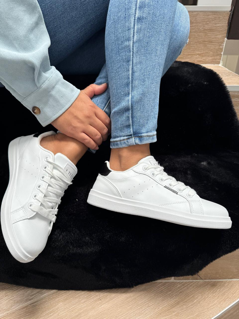 Tenis talón negro Lilly | Bigote GT